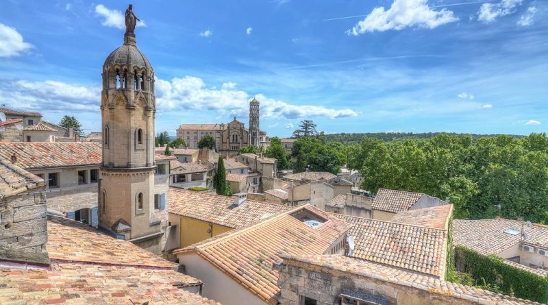 Uzès, ville d’art et d’histoire avec un secteur sauvegardé – Saint-Méen ...